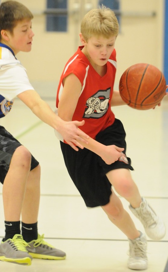 Summers Corners bests Straffordville – The Aylmer Express