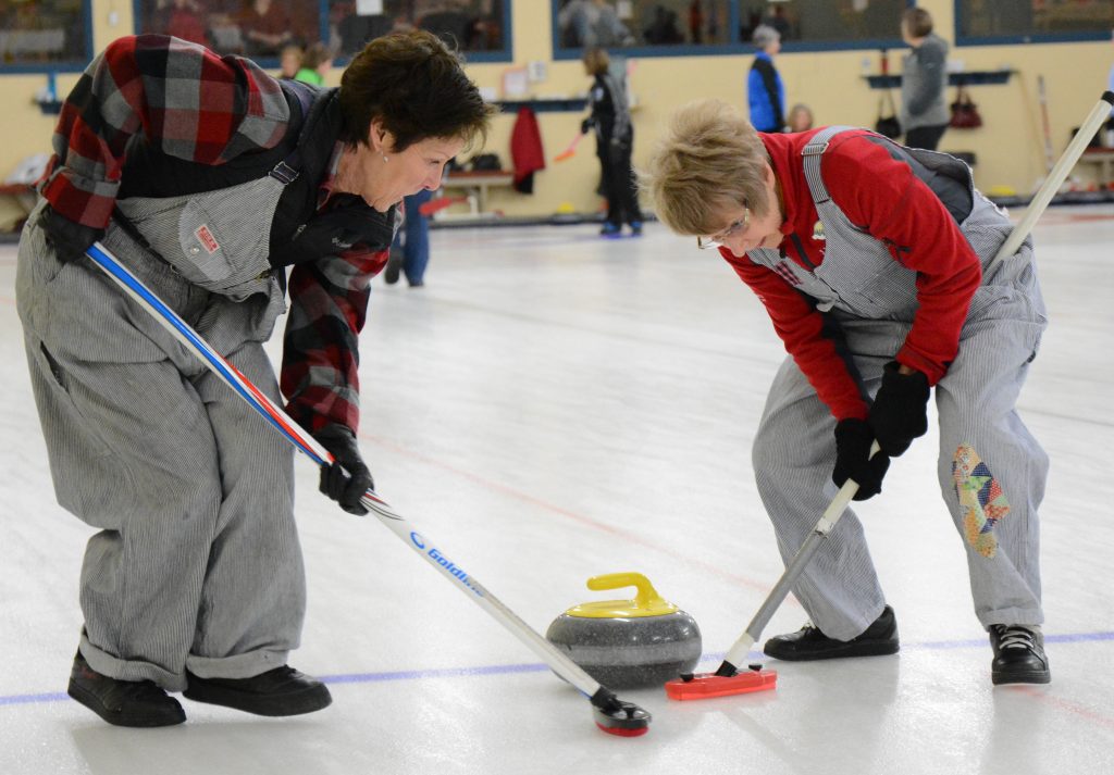 Having a curling hoedown – The Aylmer Express