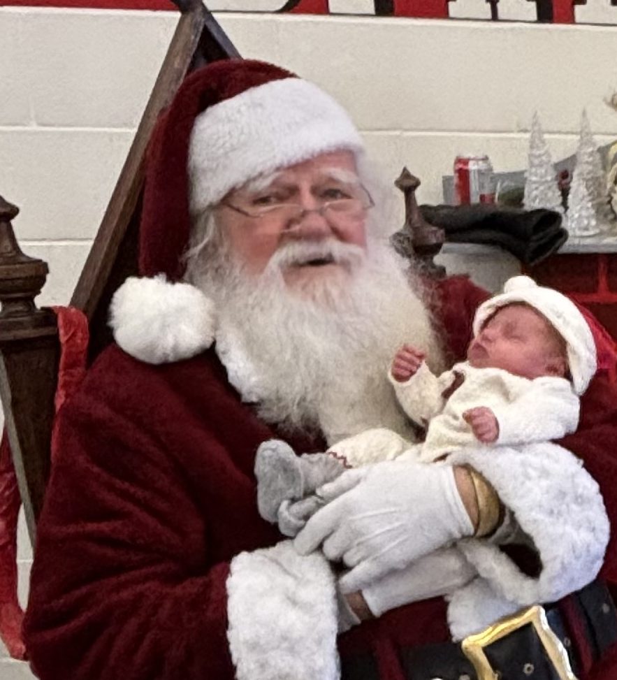 Santa meets newborn in Springfield – The Aylmer Express